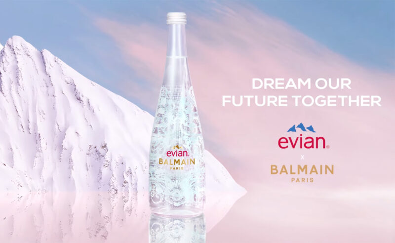 Evian x Balmain, une stratégie de co-branding "eau de gamme"